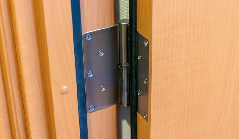 Quelles sont les différentes charnières de porte